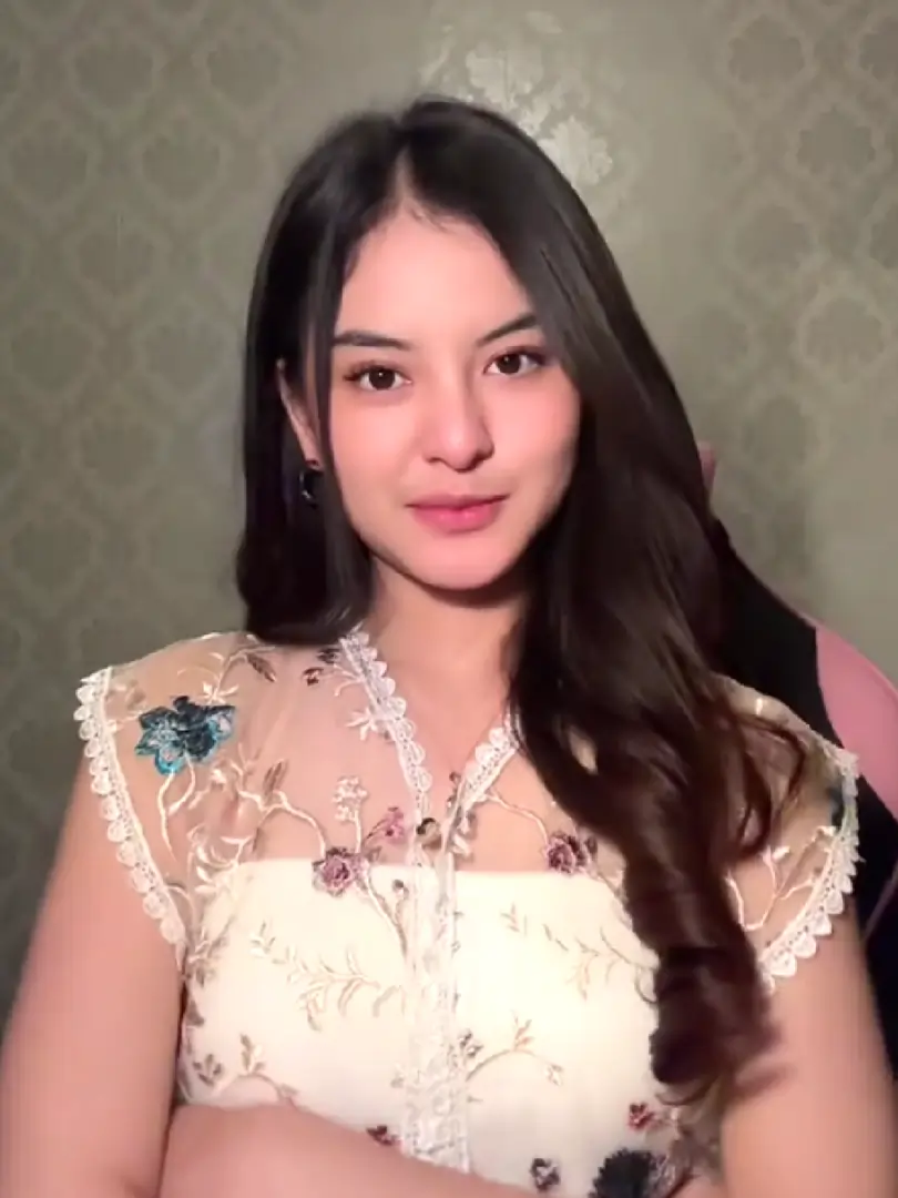 Putri Ziani Biodata, Umur dan Profil Lengkap - BiografIND